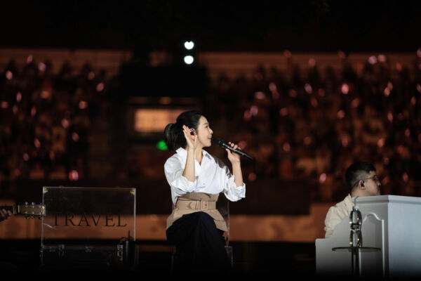 Liu Ruoying shares daily selfies, praised by netizens for youthful ...